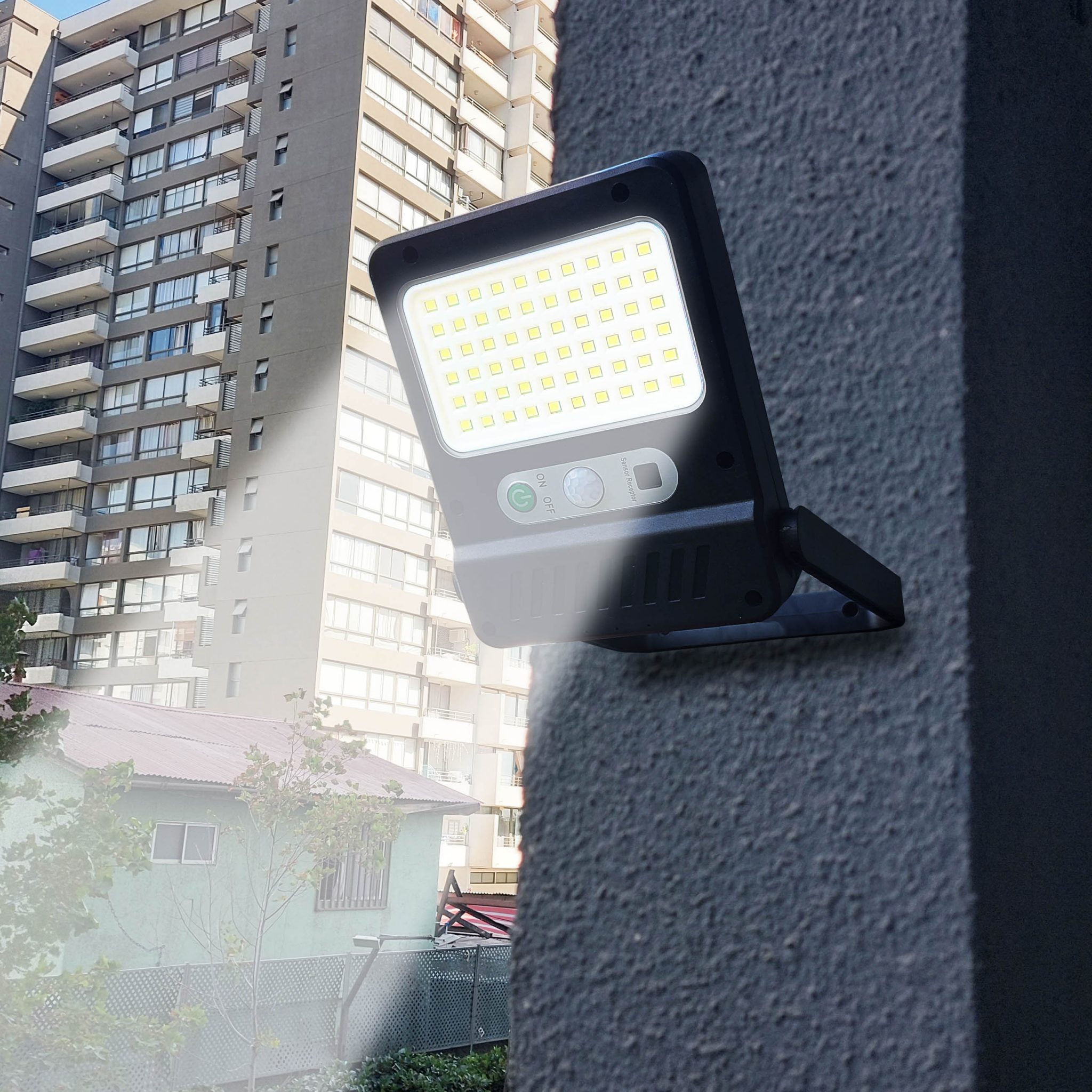 Foco Solar 60 LEDs con sensor de movimiento – Luces Led Chile